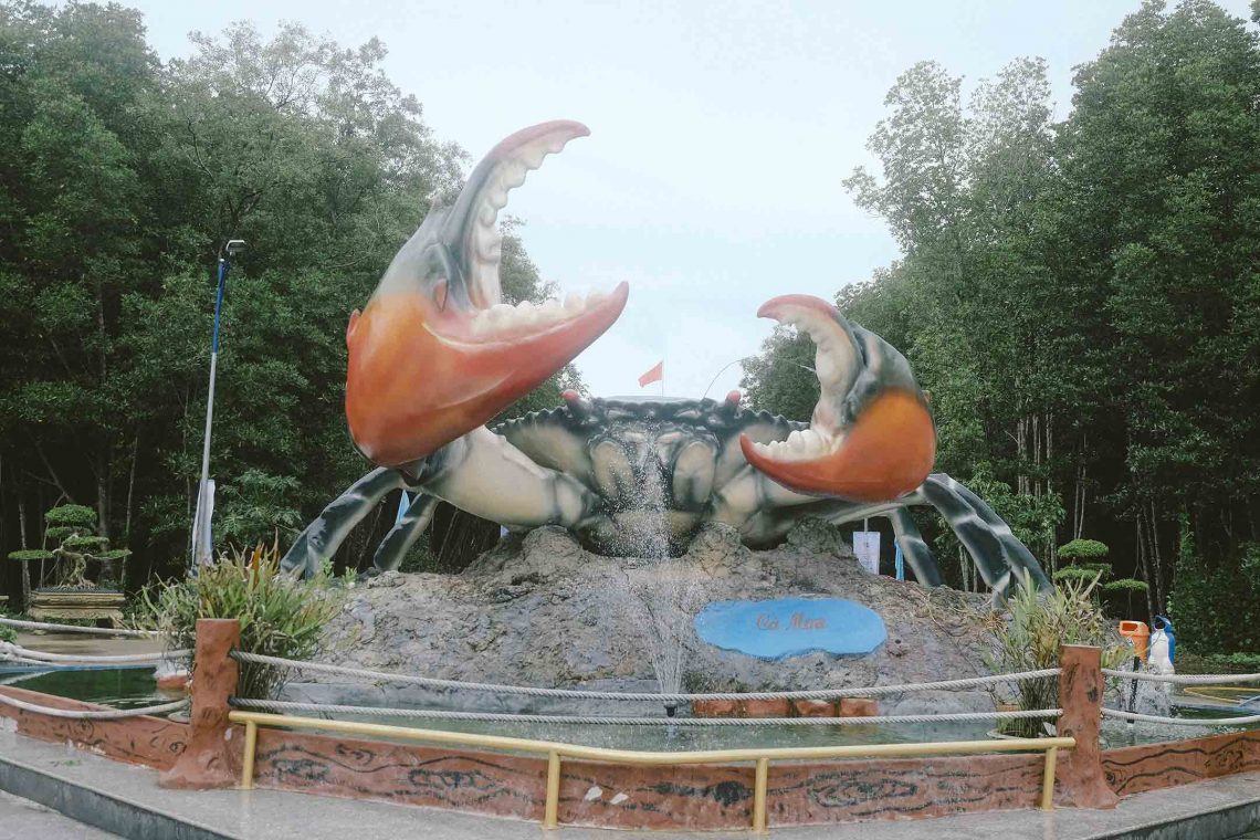 Biểu tượng con cua tại Đất Mũi, Cà Mau